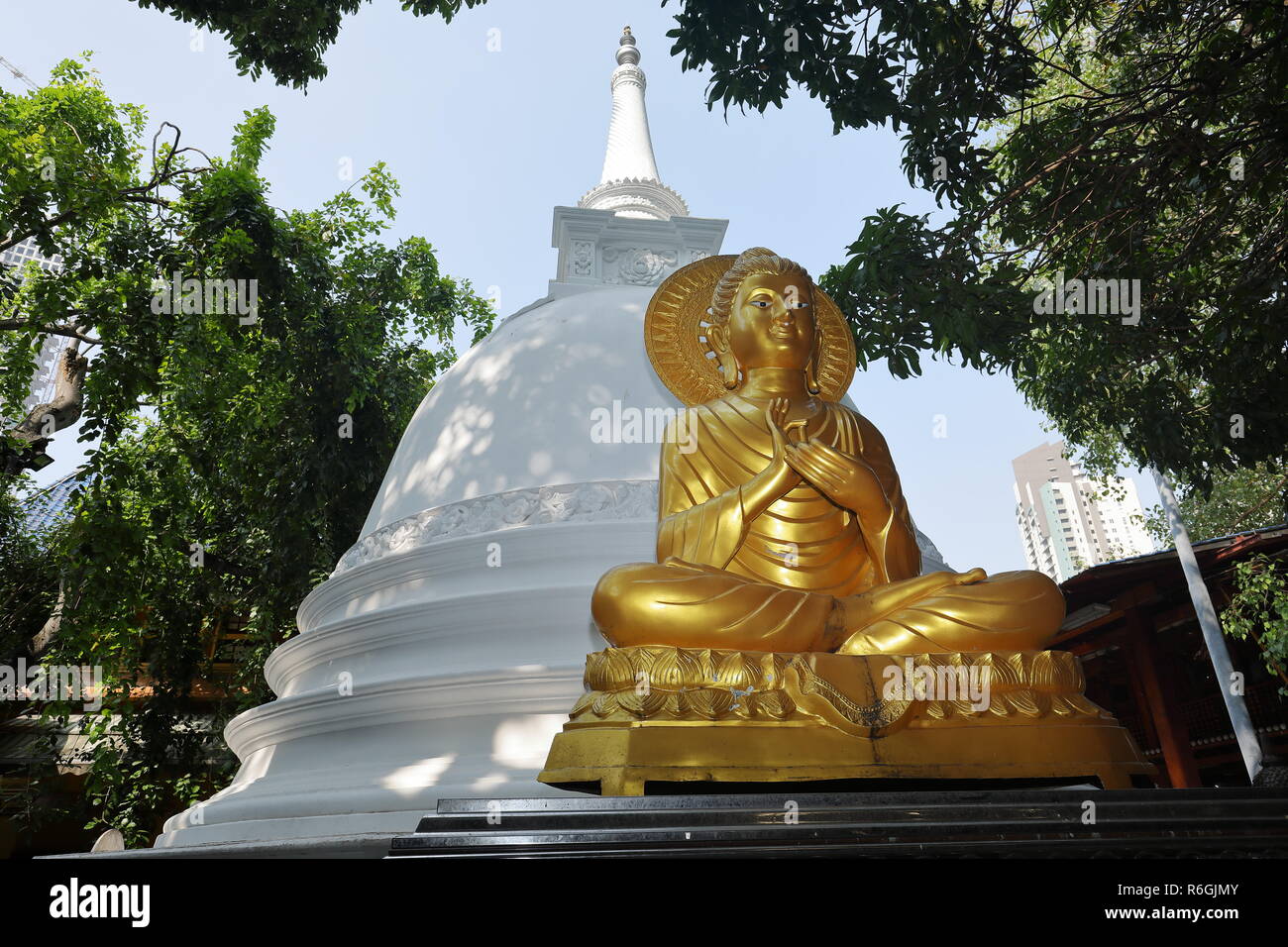 Gangaramaya tempel hi-res stock photography and images - Alamy