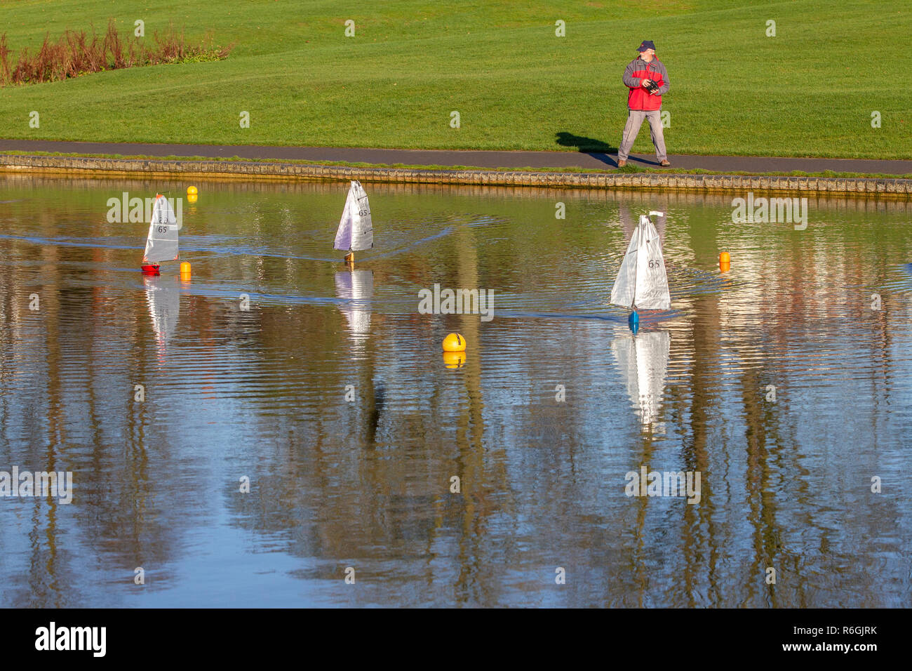Model yacht club hi-res stock photography and images - Alamy