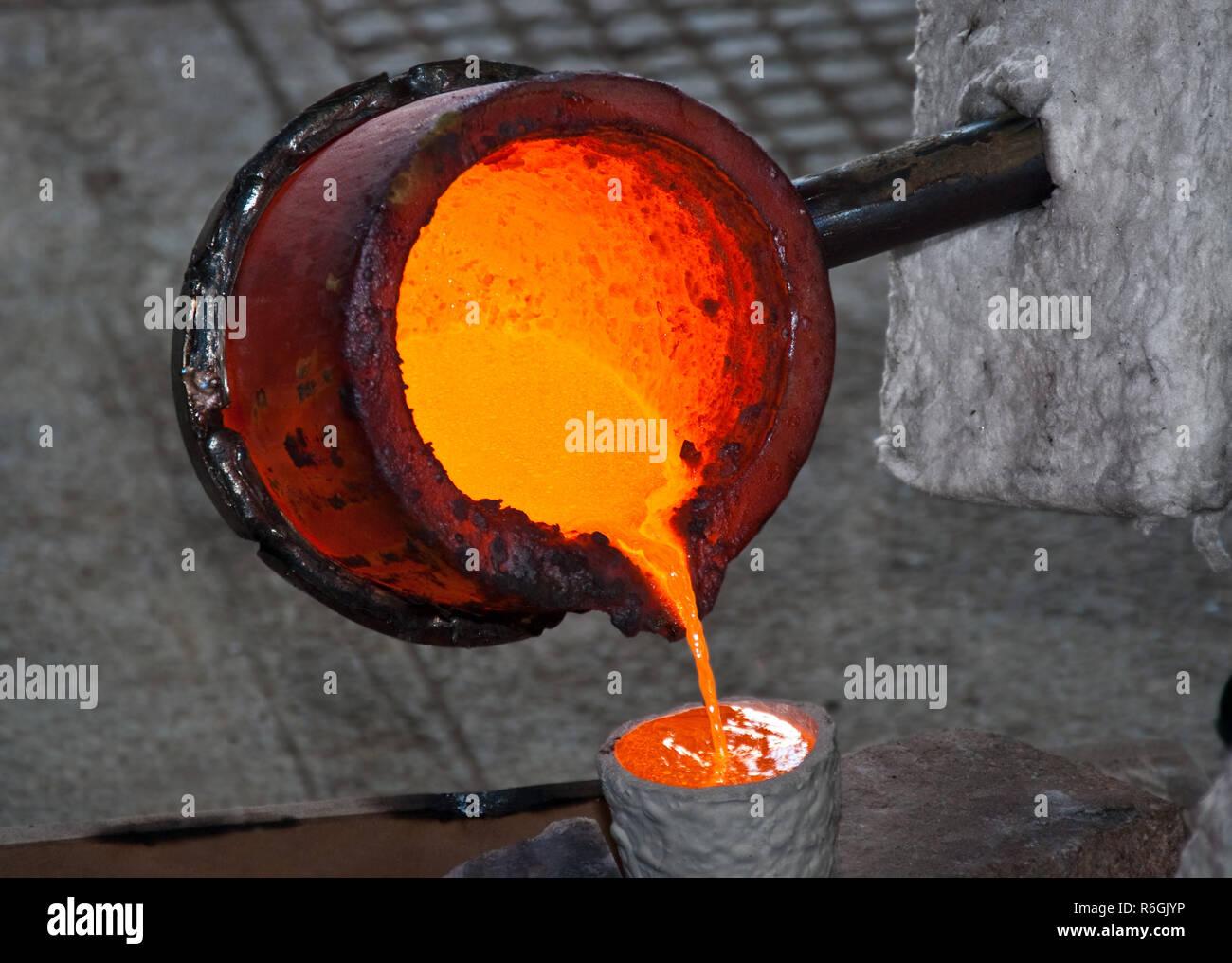 Ceramic shell casting hi-res stock photography and images - Alamy