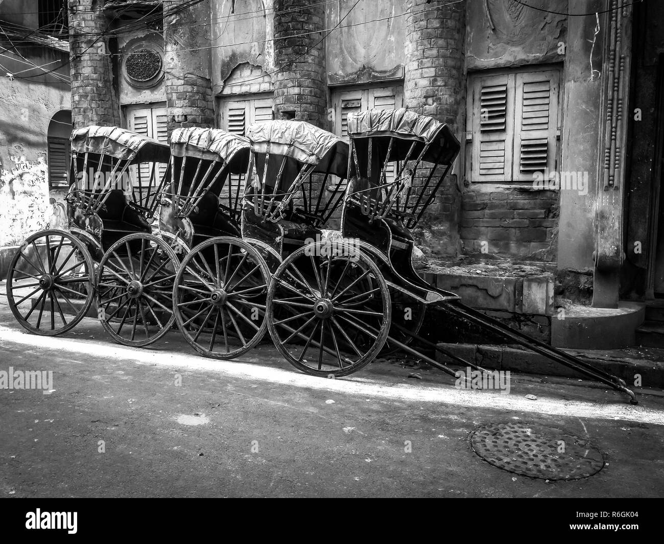 Hand rickshaw puller hi-res stock photography and images - Alamy