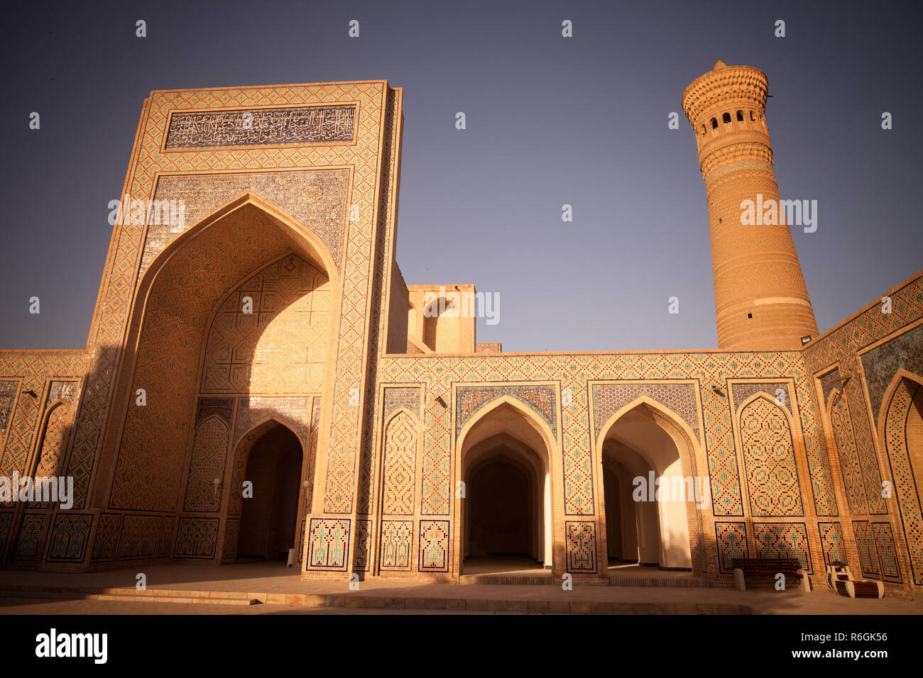 Madrasa entrance in Uzbekistan Stock Photo - Alamy