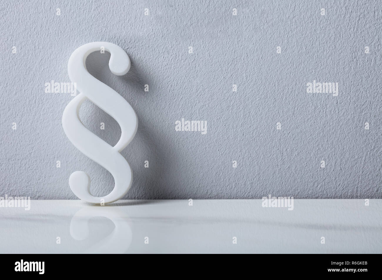 Advocate paragraph sign law hi-res stock photography and images - Alamy