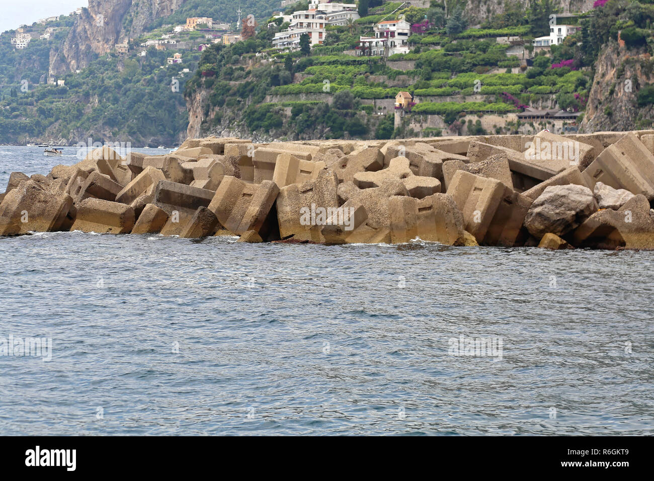 Artificial offshore structure hi-res stock photography and images - Alamy