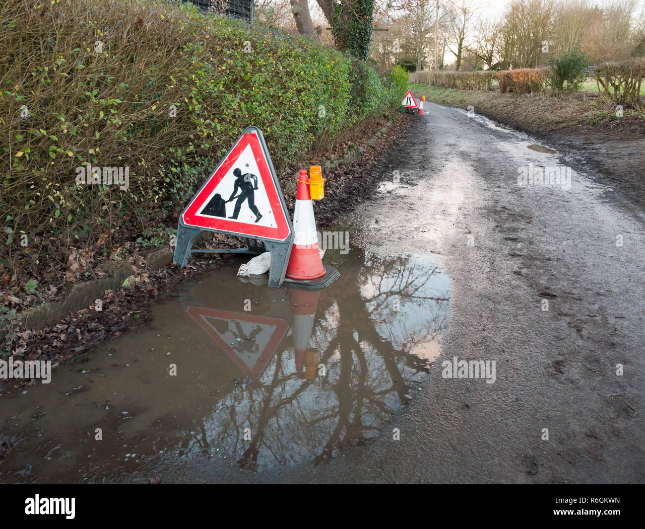 road sign triangle construction man digging shovel Stock Photo - Alamy