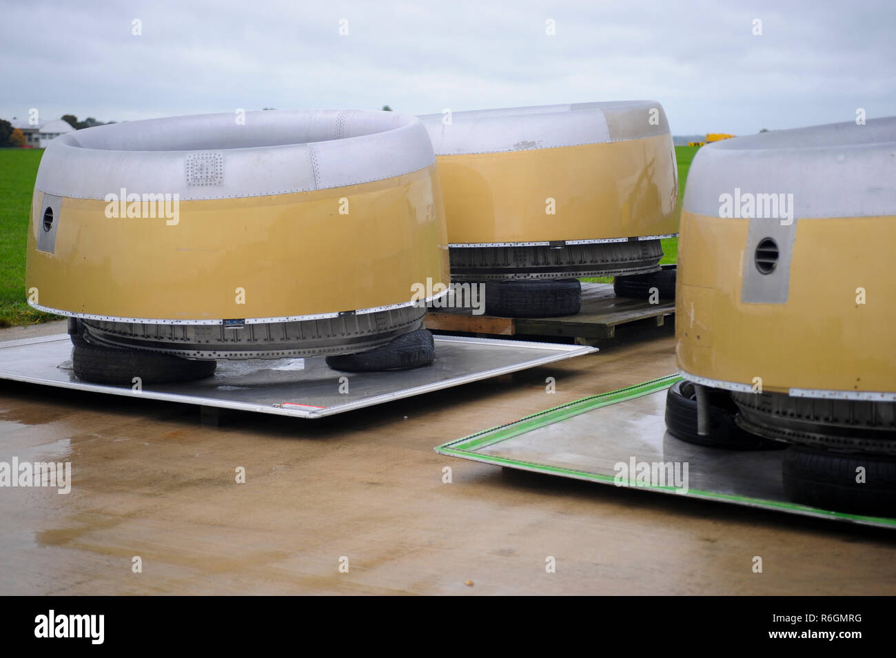 Aircraft disassembly hi-res stock photography and images - Alamy