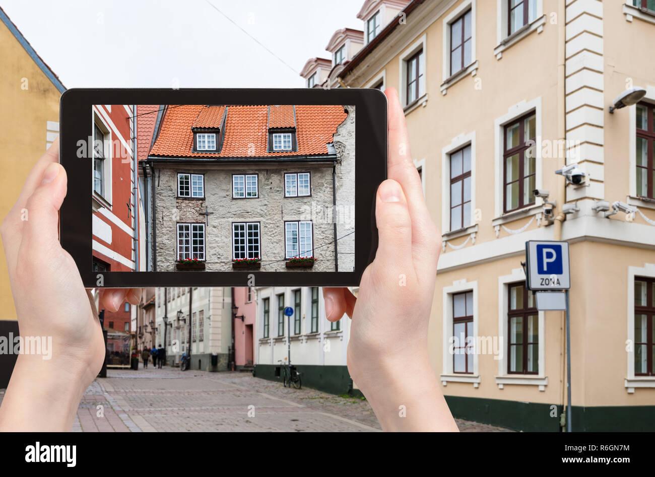 tourist photographs house in Riga ciity Stock Photo - Alamy