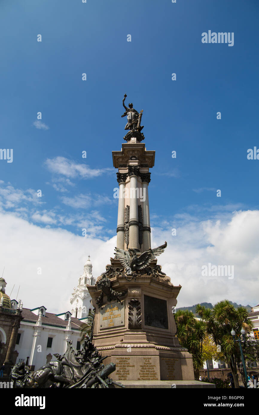 Monument quito hi-res stock photography and images - Alamy