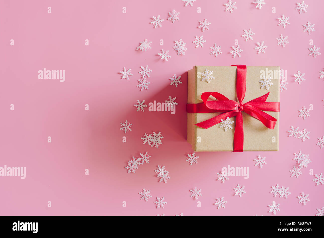 Brown gift box on the pink background with christmas decoration ...
