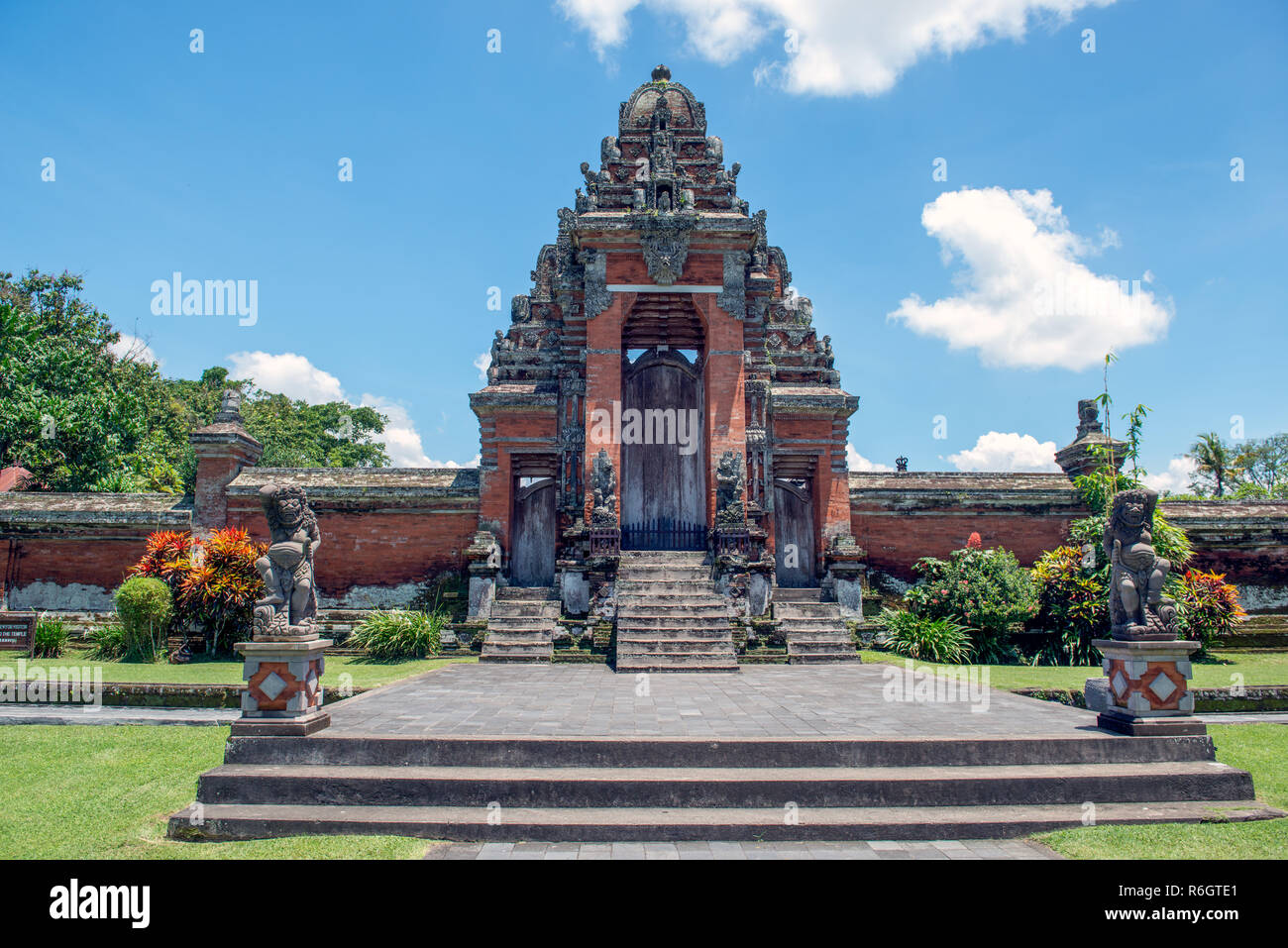 Ancient balinese temple sculpture hi-res stock photography and images ...