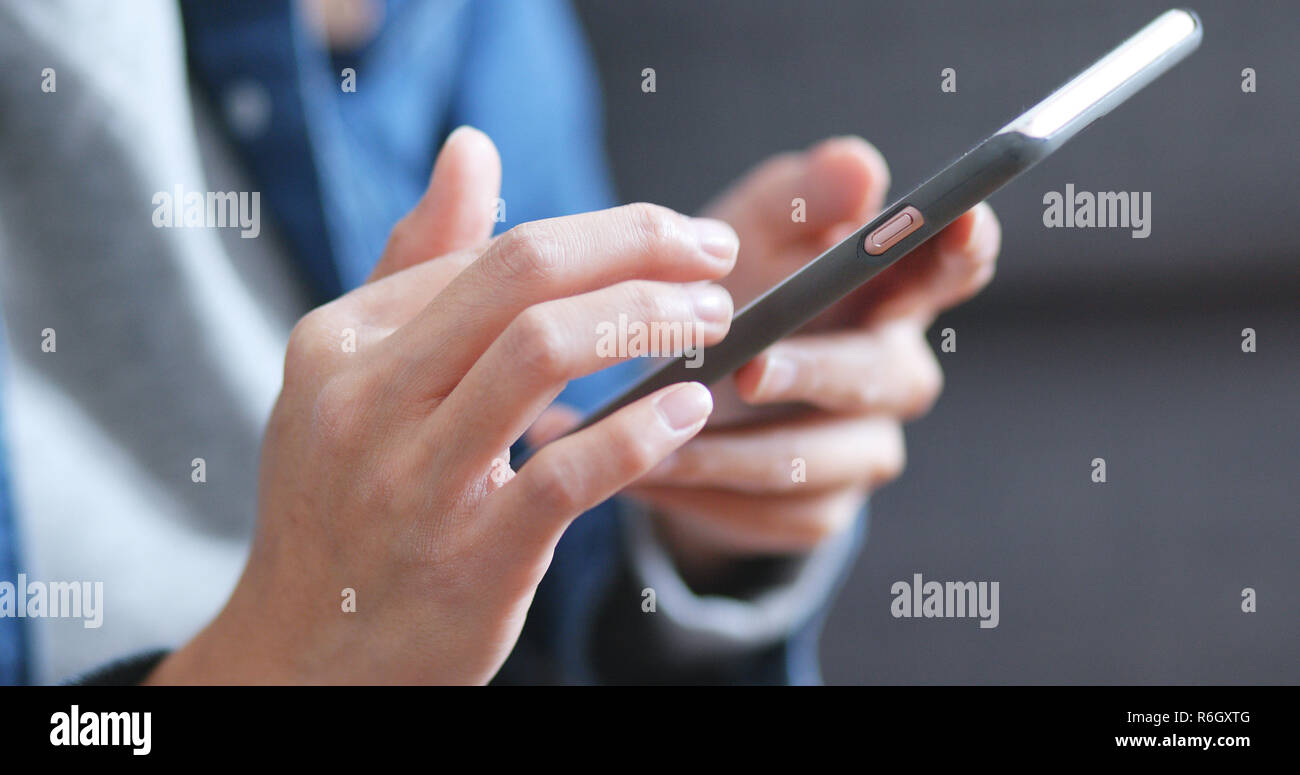 Use of mobile phone online Stock Photo - Alamy