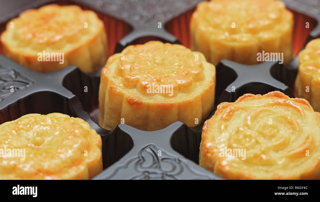 Traditional chinese moon cake Stock Photo - Alamy