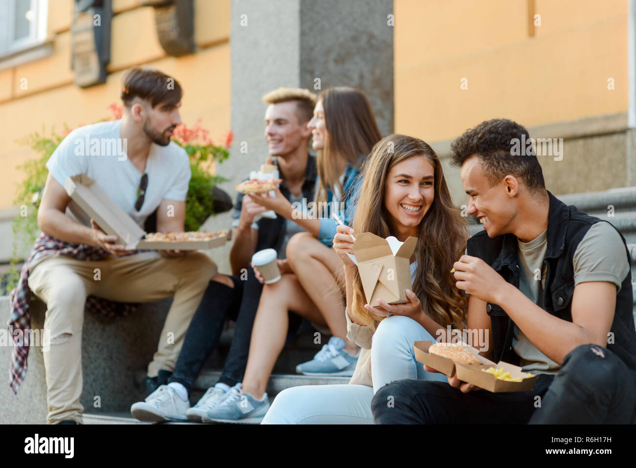 Five friends still hi-res stock photography and images - Alamy
