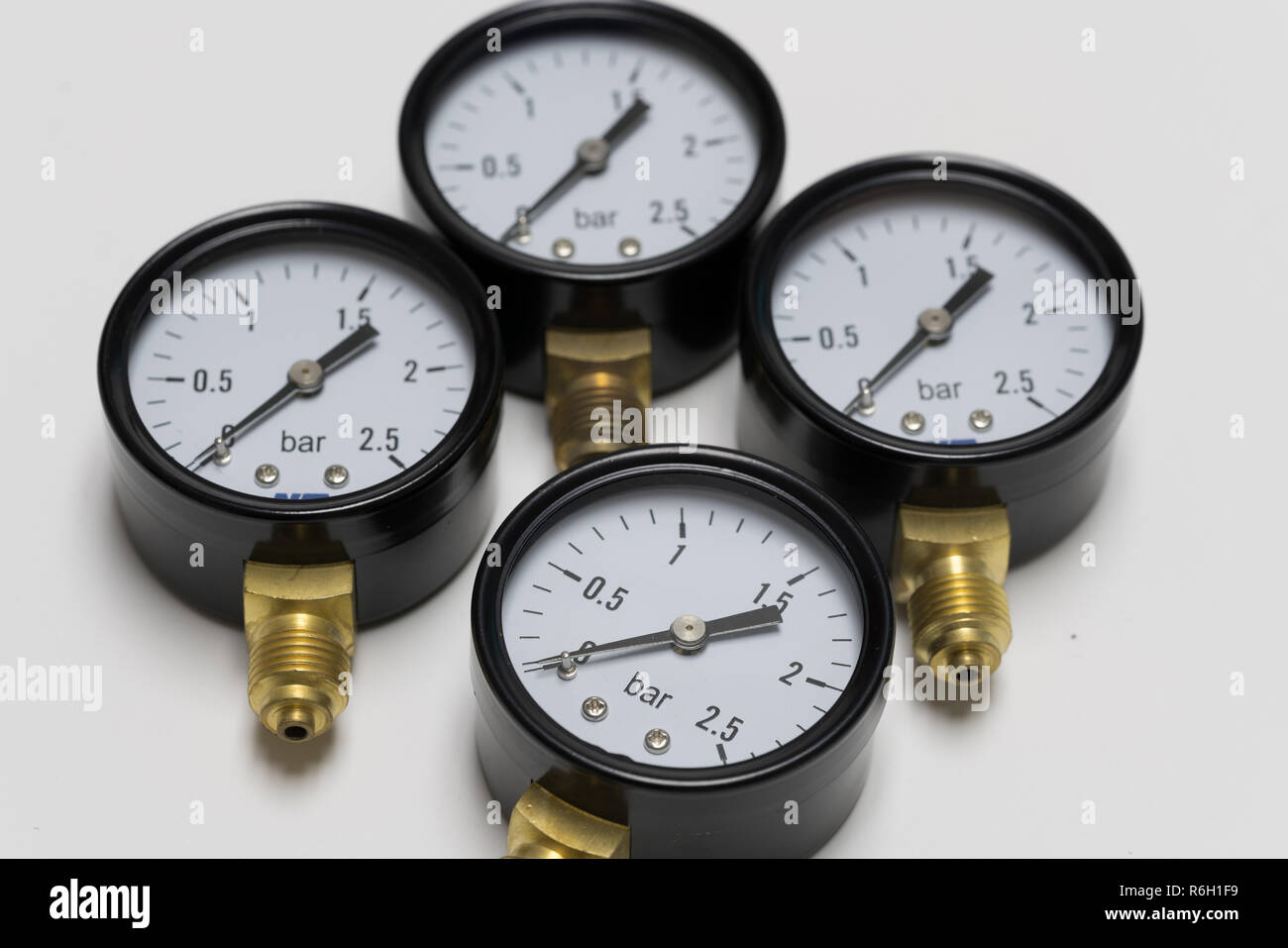 Manometry for measuring pressure. Closeup of manometer, measuring gas pressure Stock Photo - Alamy