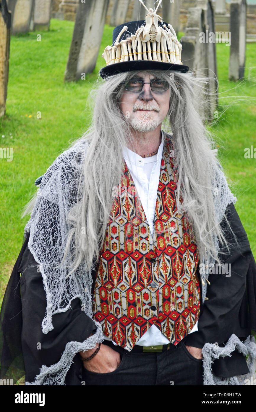 Whitby goth weekend hi-res stock photography and images - Alamy