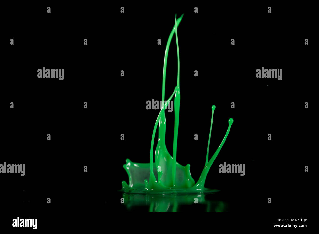 Green paint, ink splash on black background Stock Photo - Alamy