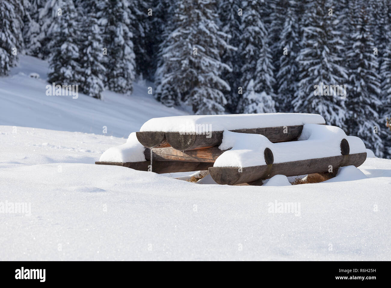 Mountains covered thick layer snow hi-res stock photography and images ...