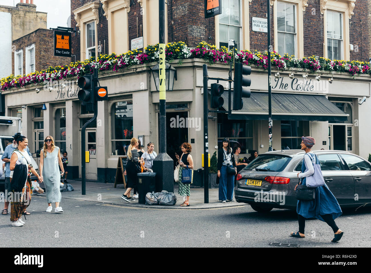 Bar in portobello road hi-res stock photography and images - Alamy