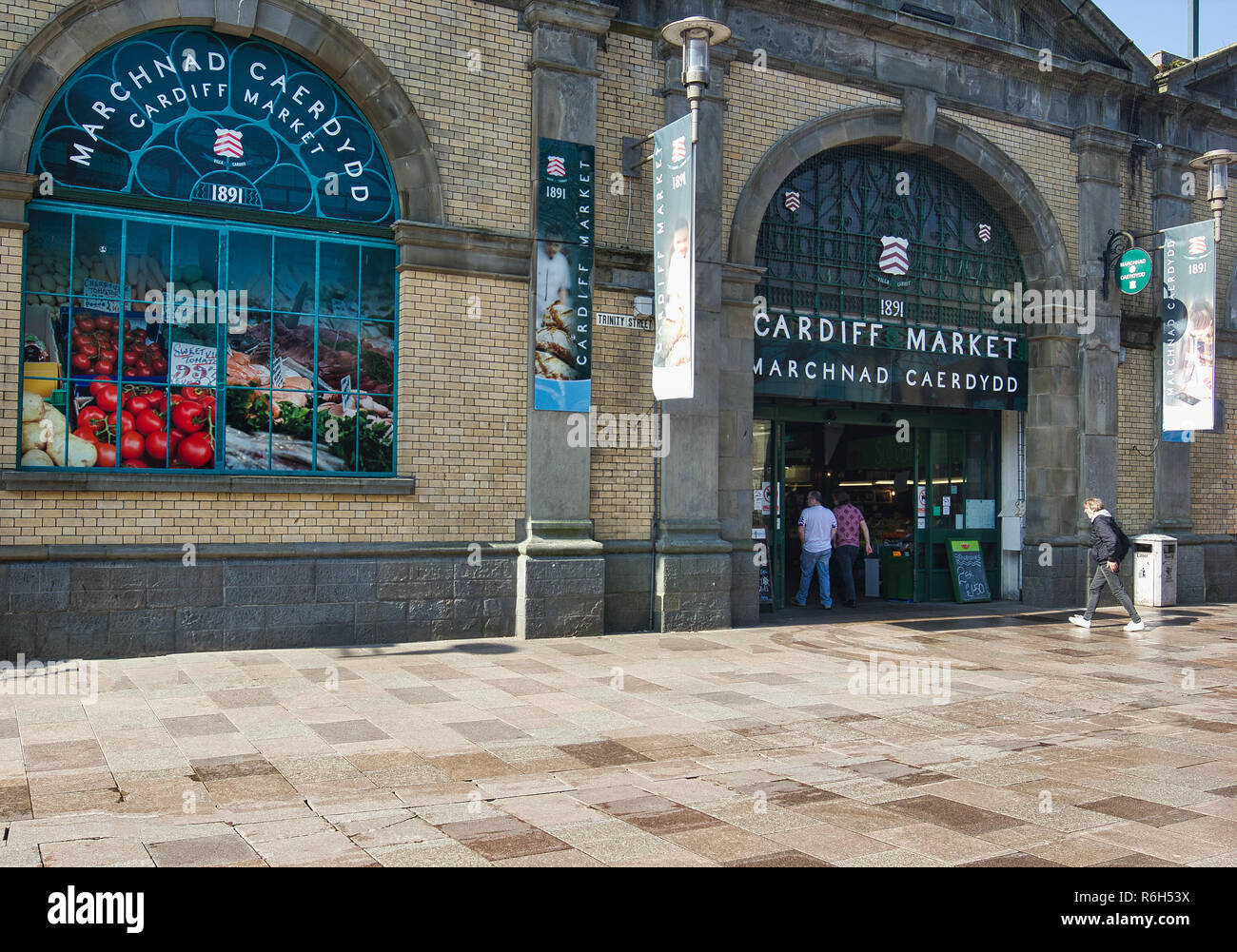Visit cardiff castle hi-res stock photography and images - Alamy