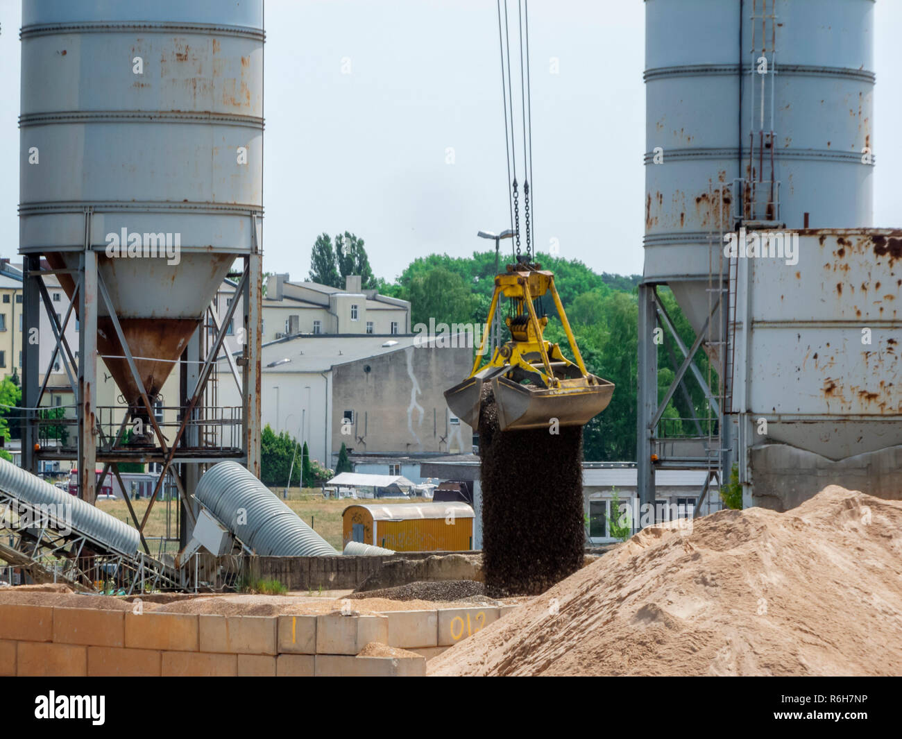 excavator bucket with bulk material Stock Photo - Alamy