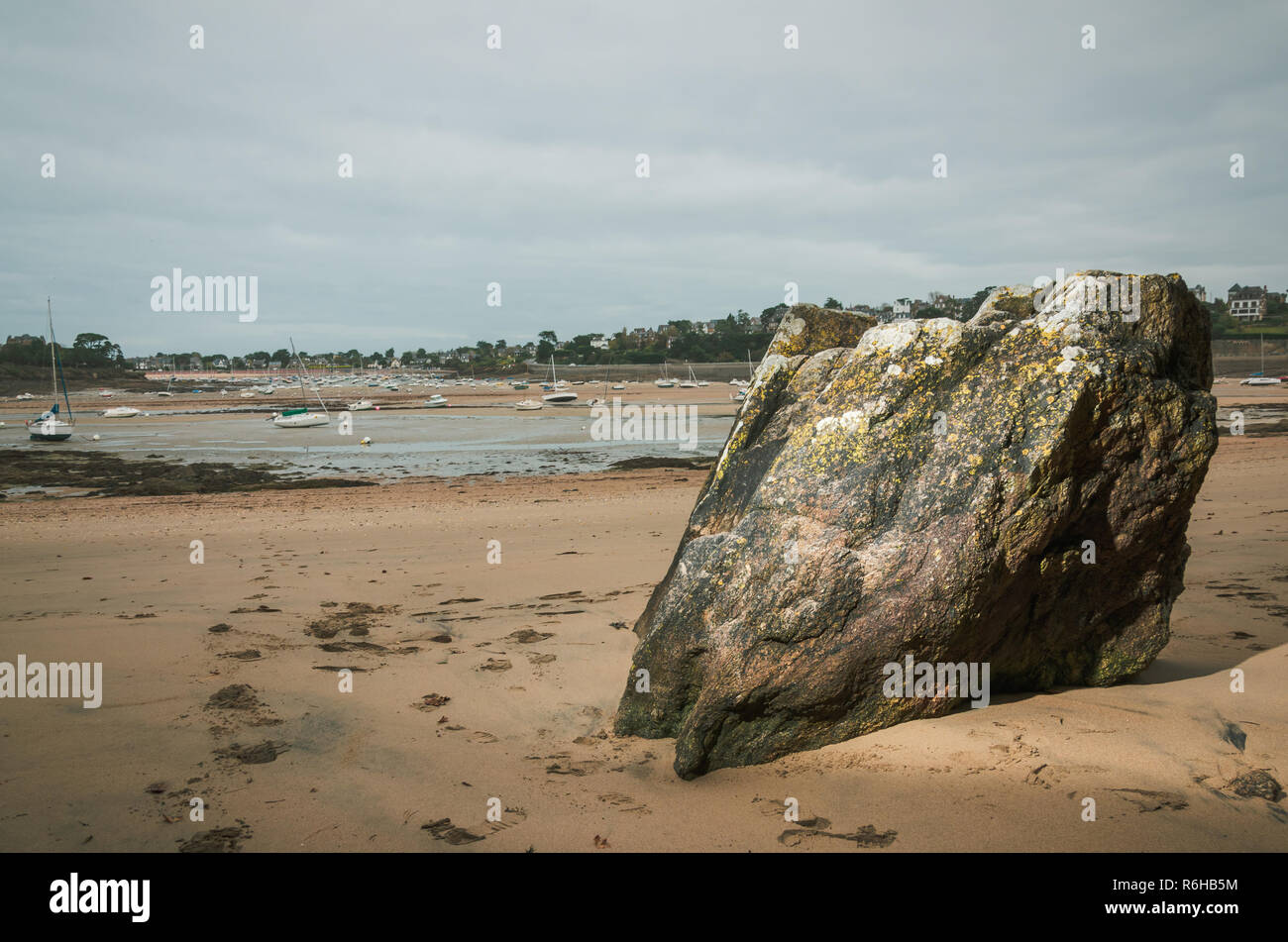 Big boats hi-res stock photography and images - Alamy