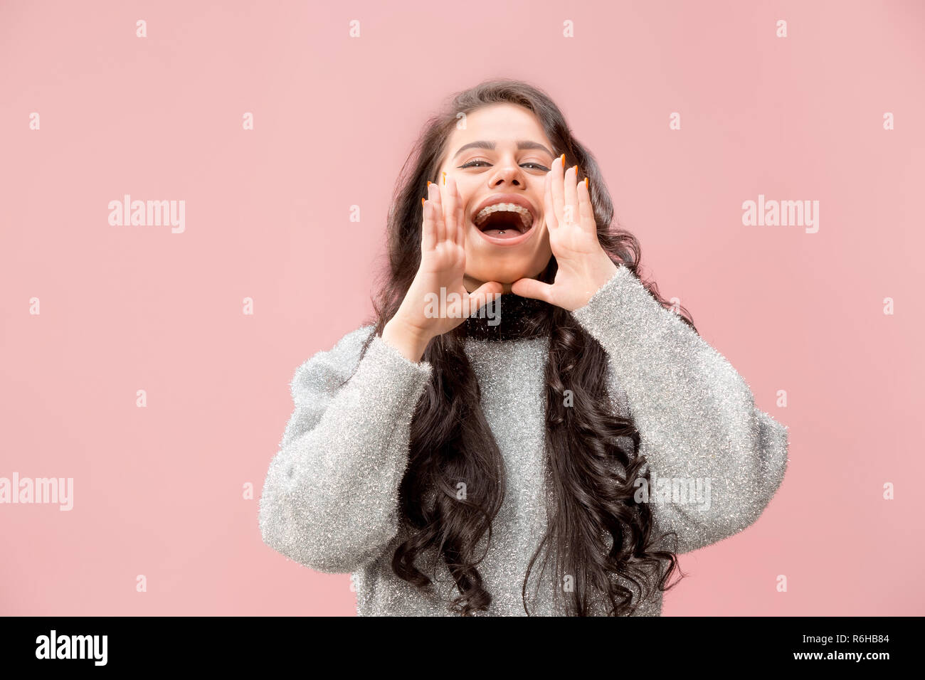 Do not miss. Young casual woman shouting. Shout. Crying emotional woman ...