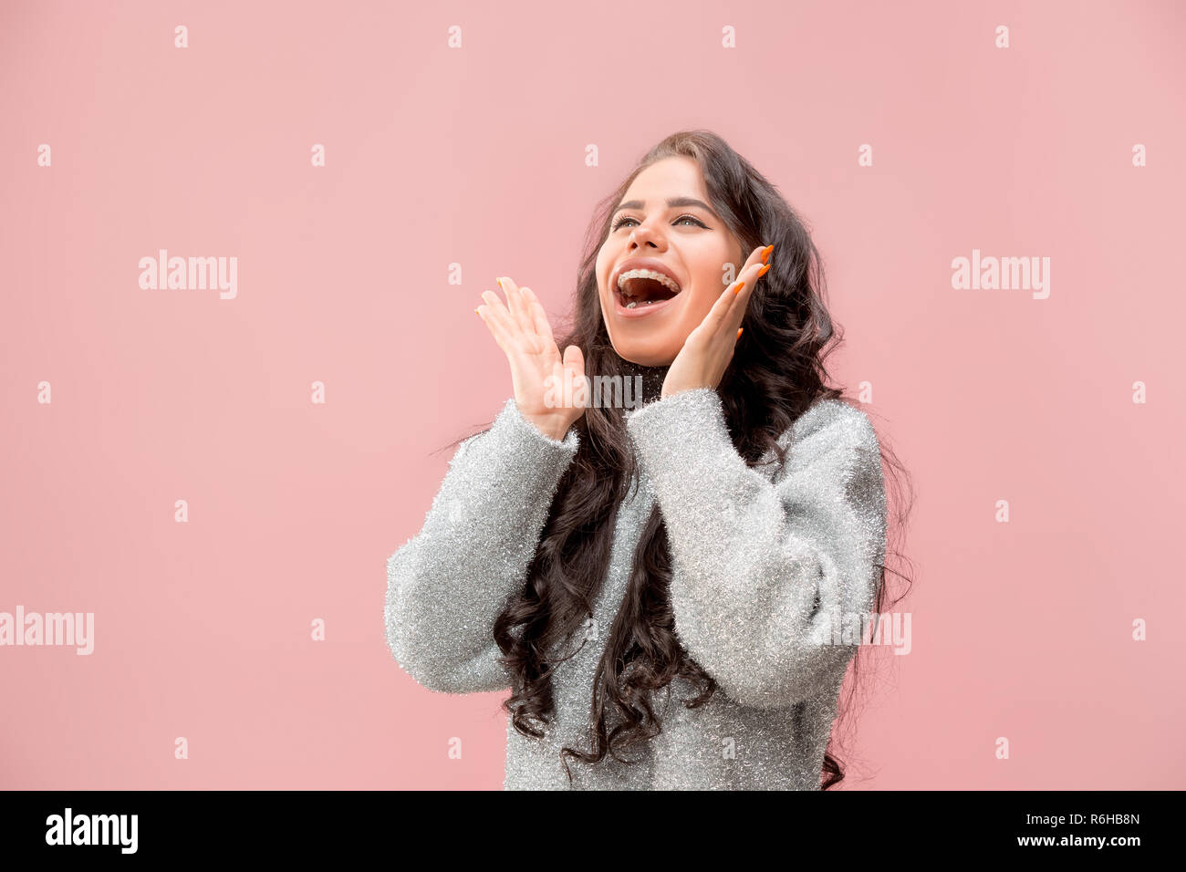 Do not miss. Young casual woman shouting. Shout. Crying emotional woman ...