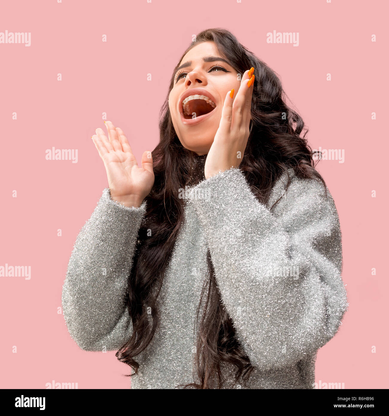 Do not miss. Young casual woman shouting. Shout. Crying emotional woman ...