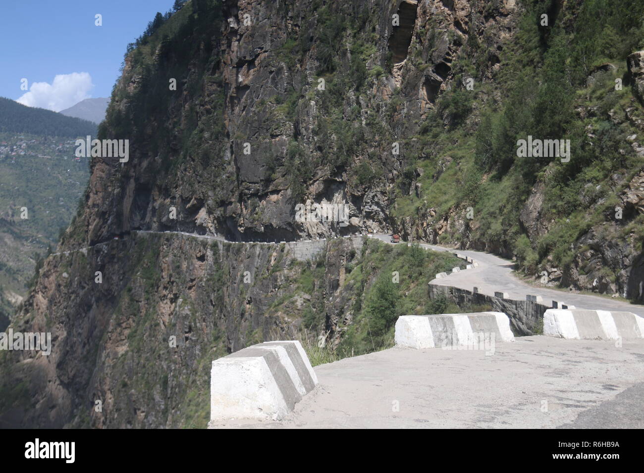 Treacherous mountain roads in Kinnaur, Himachal Pradesh, India Stock ...