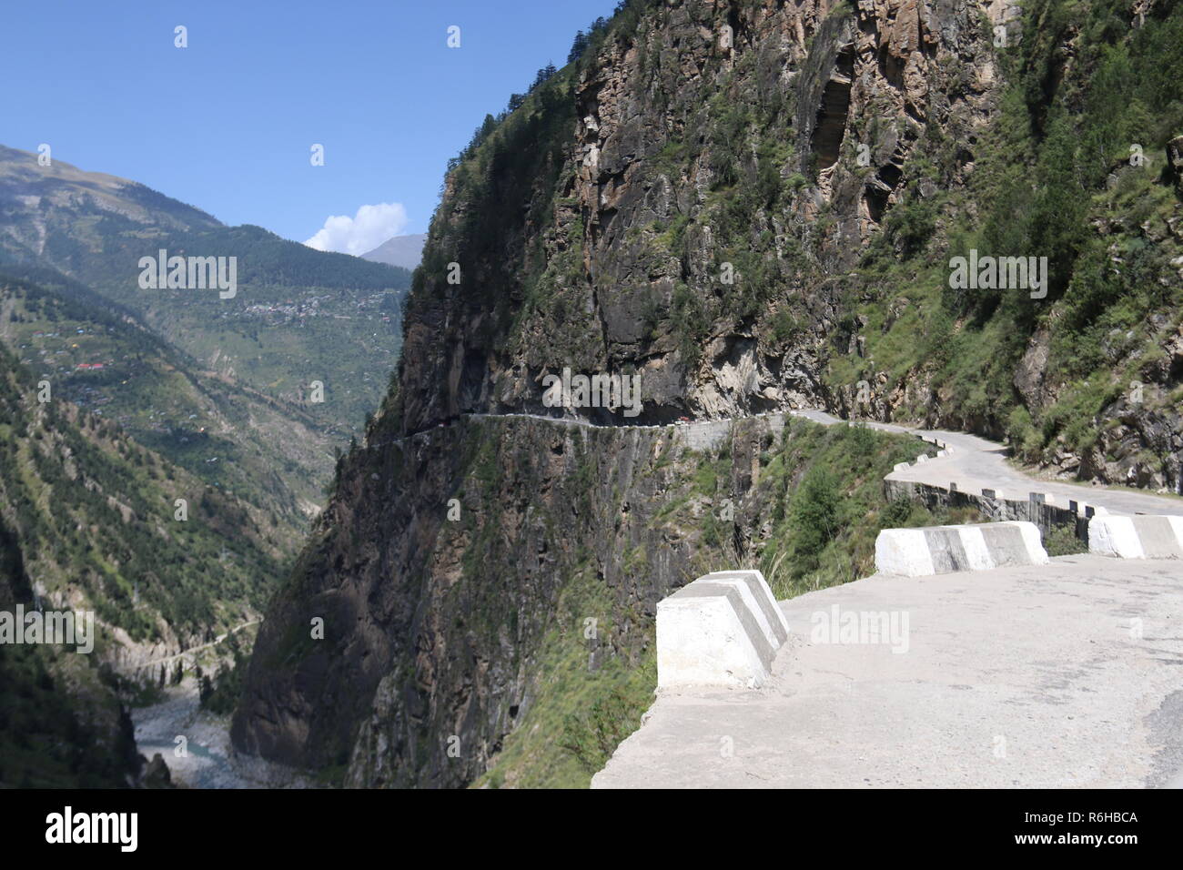 Treacherous mountain roads in Kinnaur, Himachal Pradesh, India Stock ...
