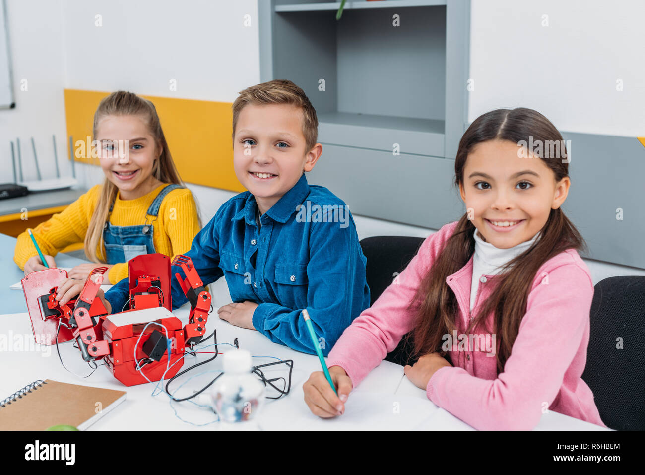Happy pupils hi-res stock photography and images - Alamy