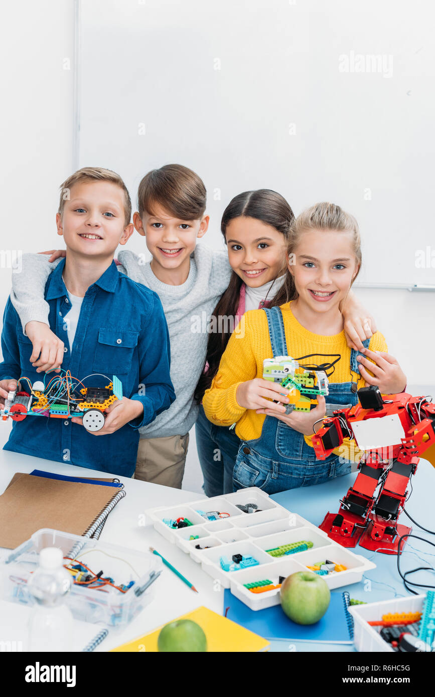 Happy robots hi-res stock photography and images - Alamy