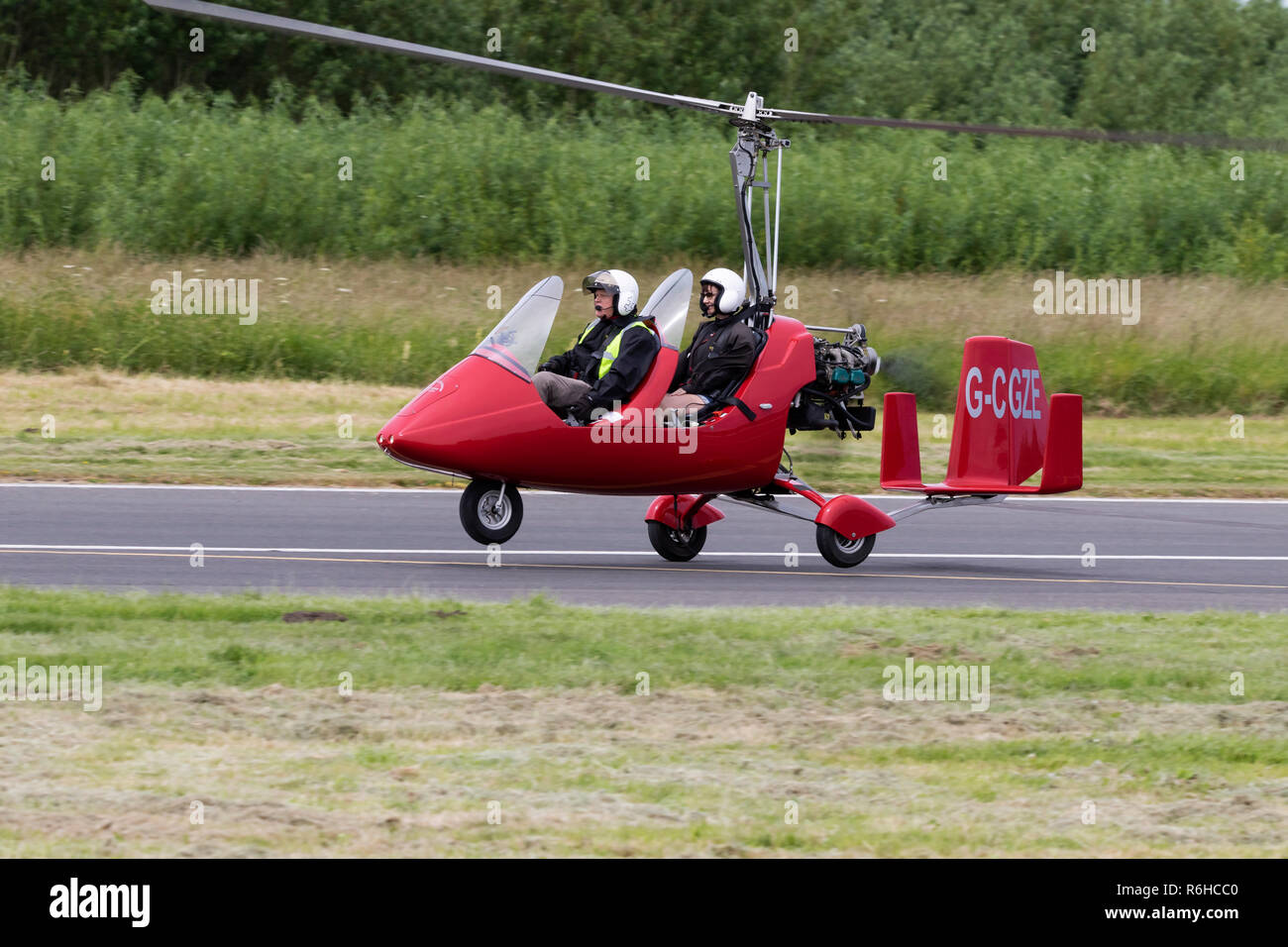 Tandem autogyro hi-res stock photography and images - Alamy