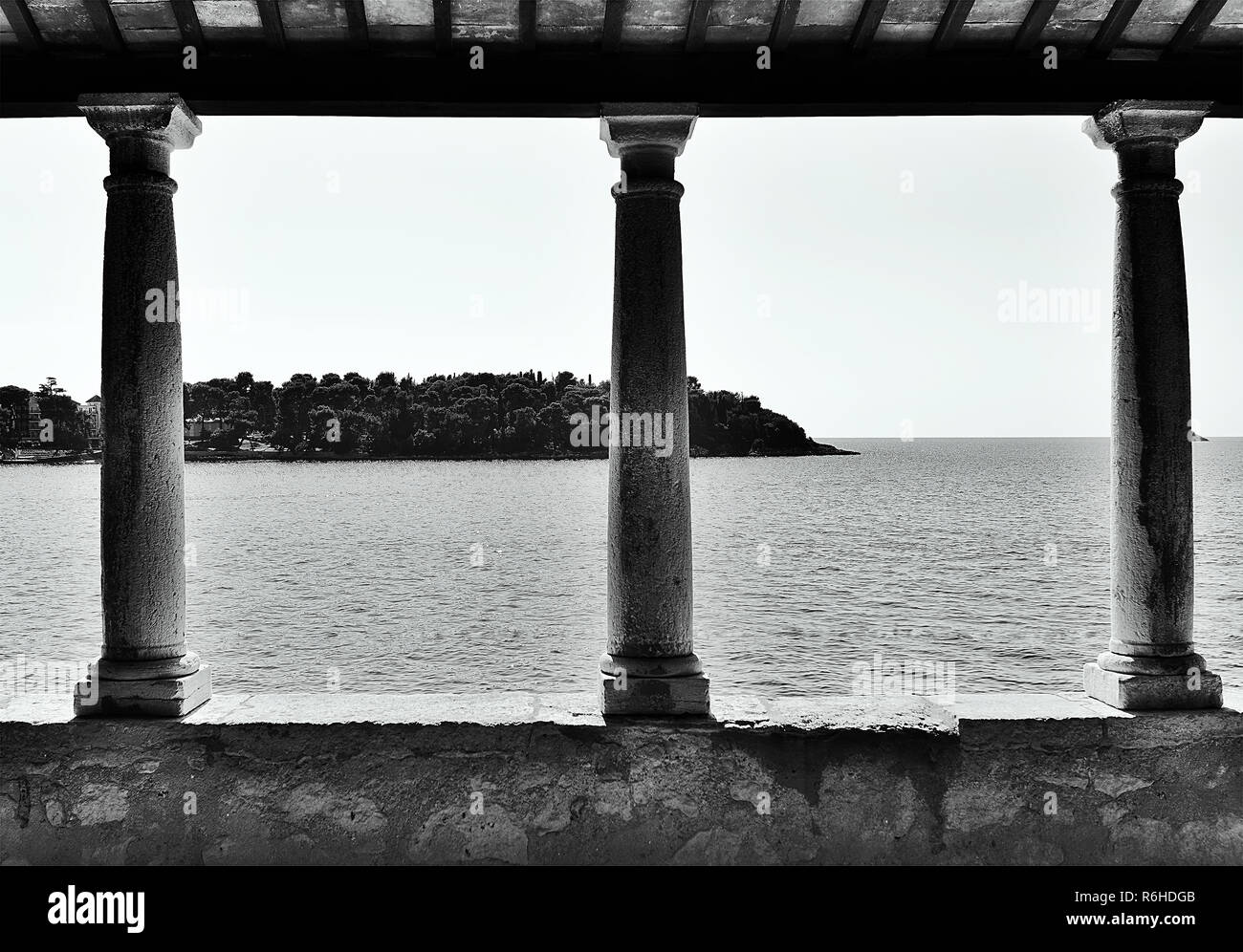 Portico on the sea front hi-res stock photography and images - Alamy