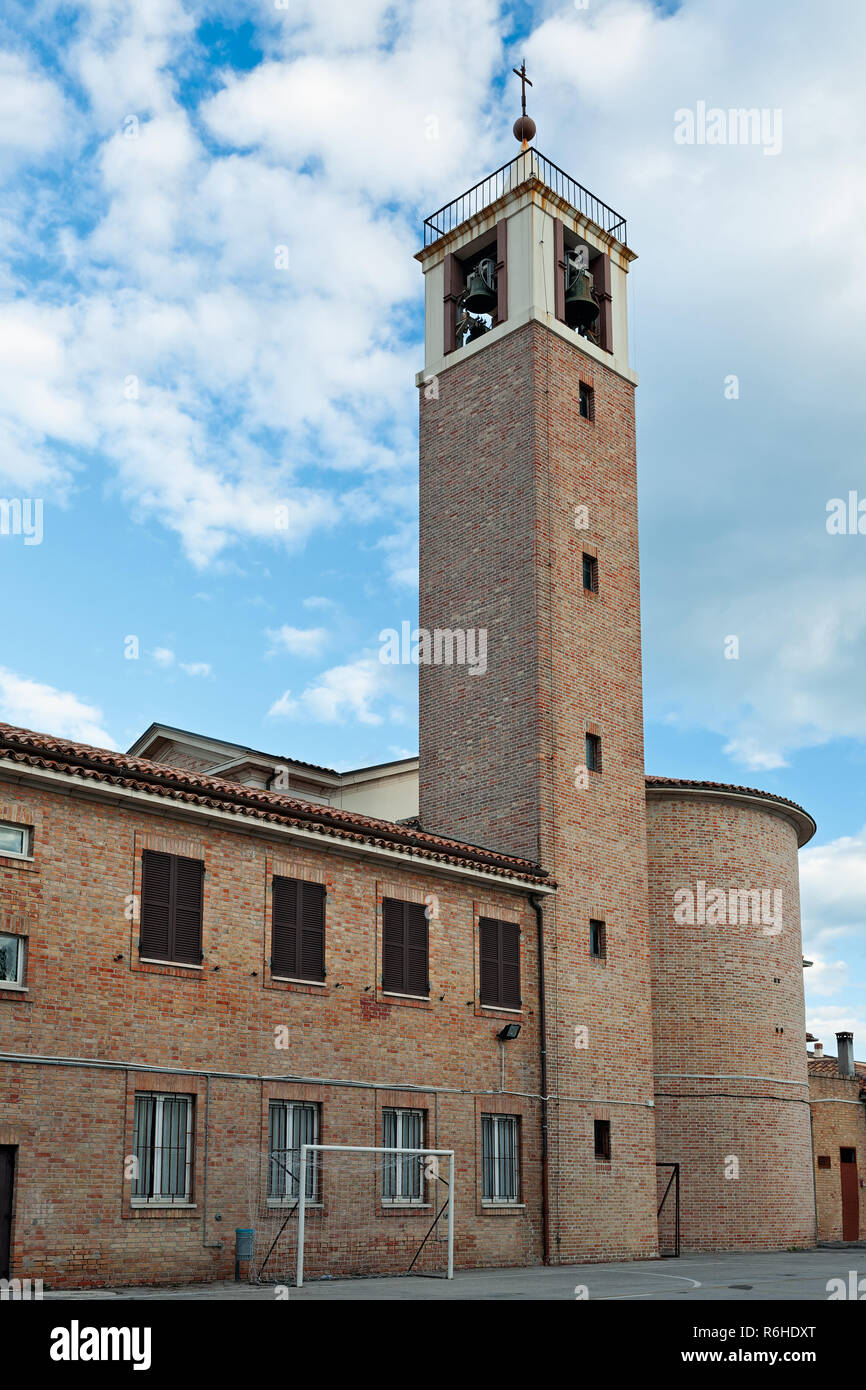 Back side of church hi-res stock photography and images - Alamy