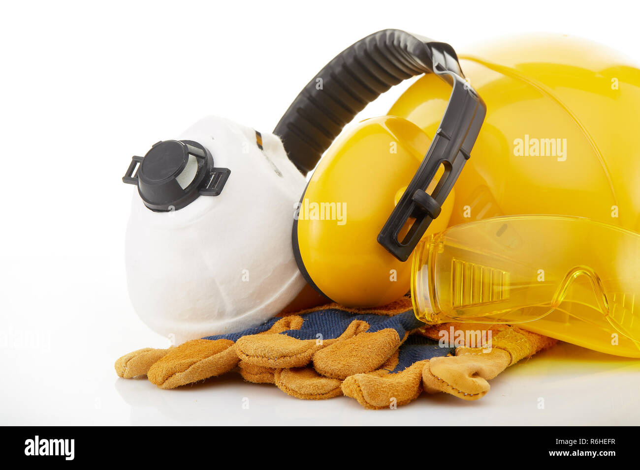 Yellow protecting clothes hi-res stock photography and images - Alamy