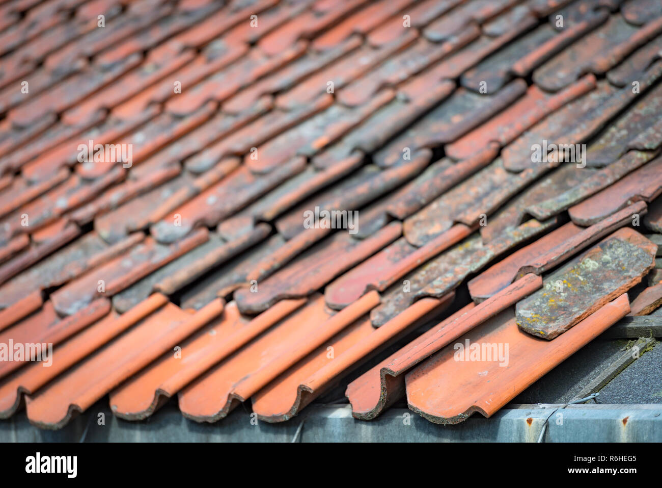 Old stone tiled roof hi-res stock photography and images - Alamy