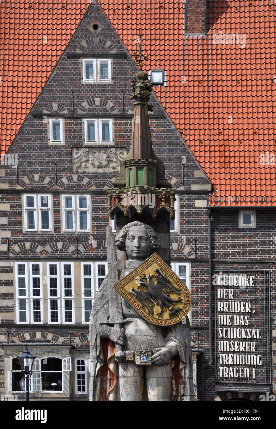 roland statue in bremen Stock Photo - Alamy
