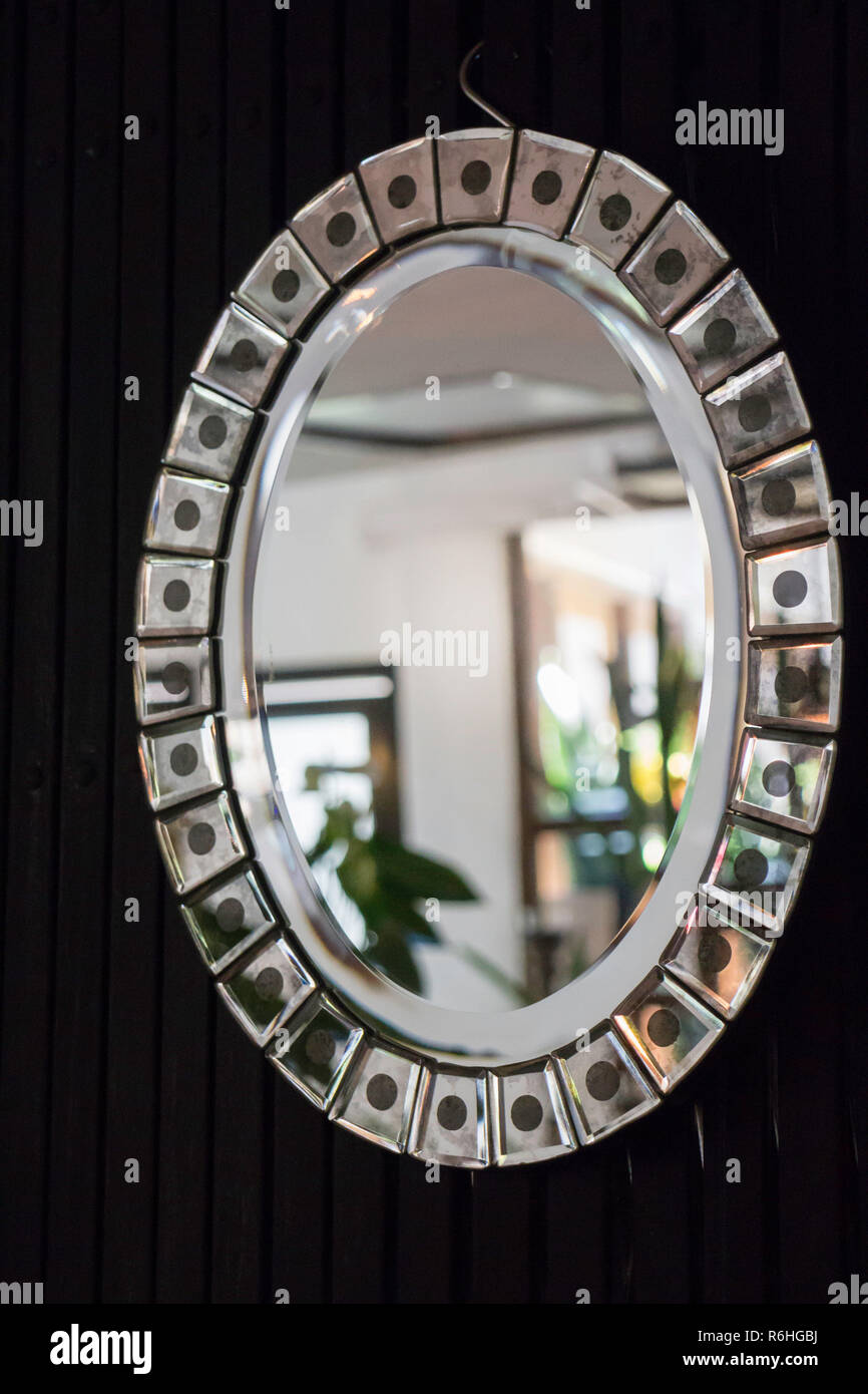 Vintage dressing room mirror hi-res stock photography and images - Alamy