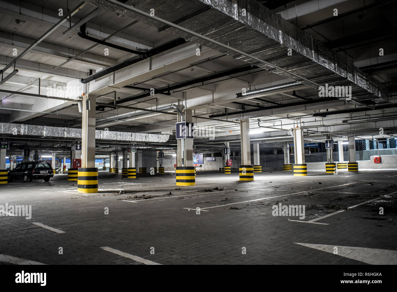 Underground car park ceiling hi-res stock photography and images - Alamy