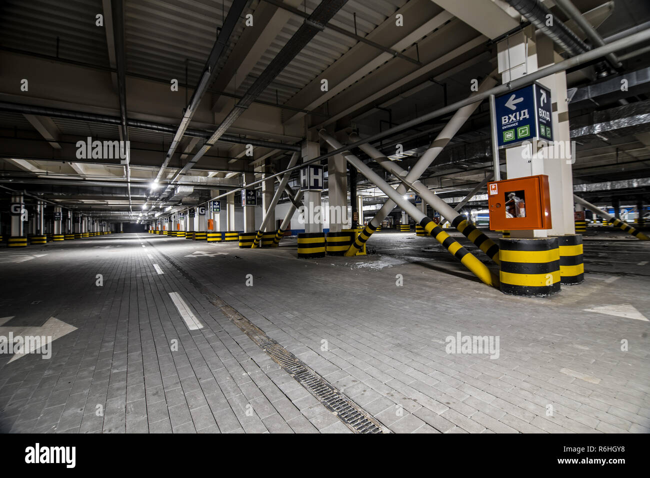 Modern parking garage ceiling hi-res stock photography and images - Alamy