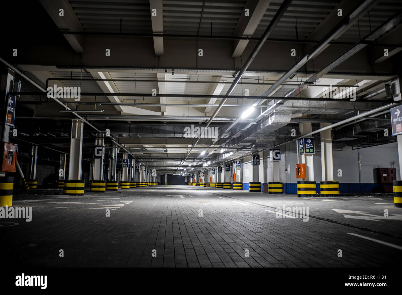 Underground car park ceiling hi-res stock photography and images - Alamy