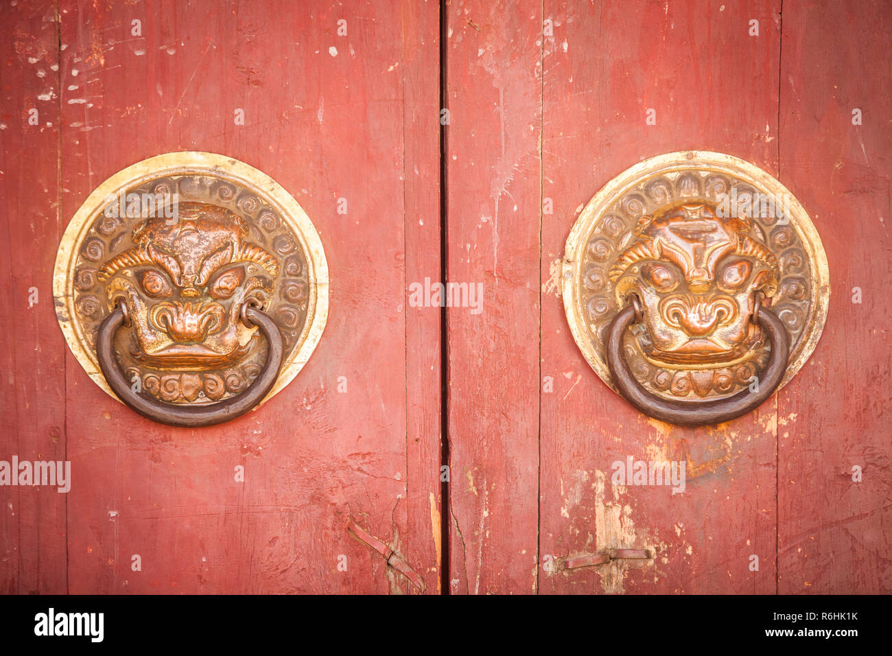 Buddhist temple door Stock Photo - Alamy