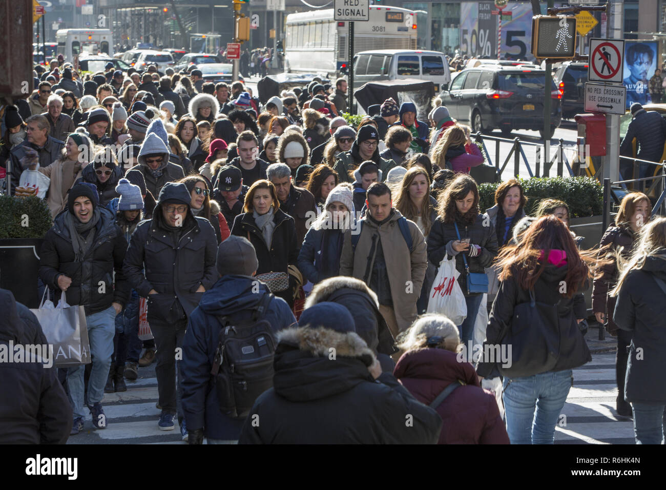 Black friday crowd hi-res stock photography and images - Alamy