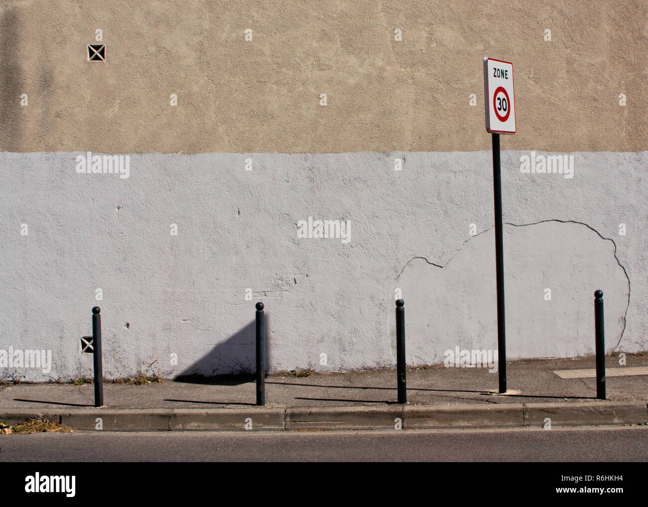 Brown traffic sign hi-res stock photography and images - Alamy