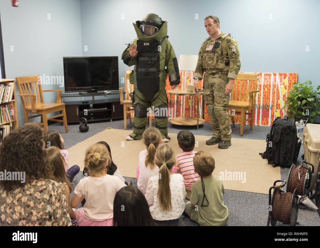 NORFOLK, Va. (May 12, 2017) Explosive Ordnance Disposal Technicians ...