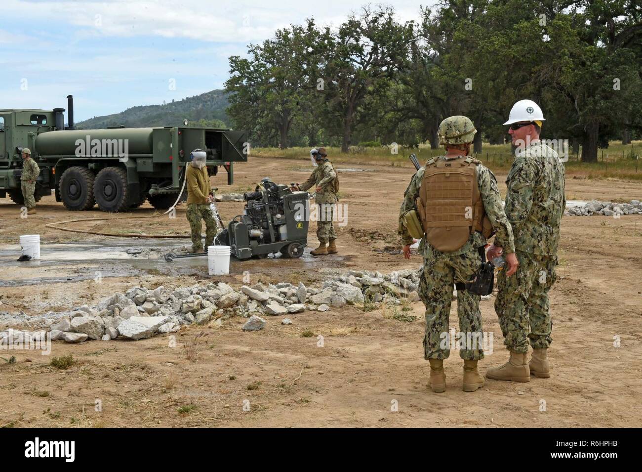 FORT HUNTER LIGGETT, Calif. (May 16, 2017) - (Right to left) Commander ...