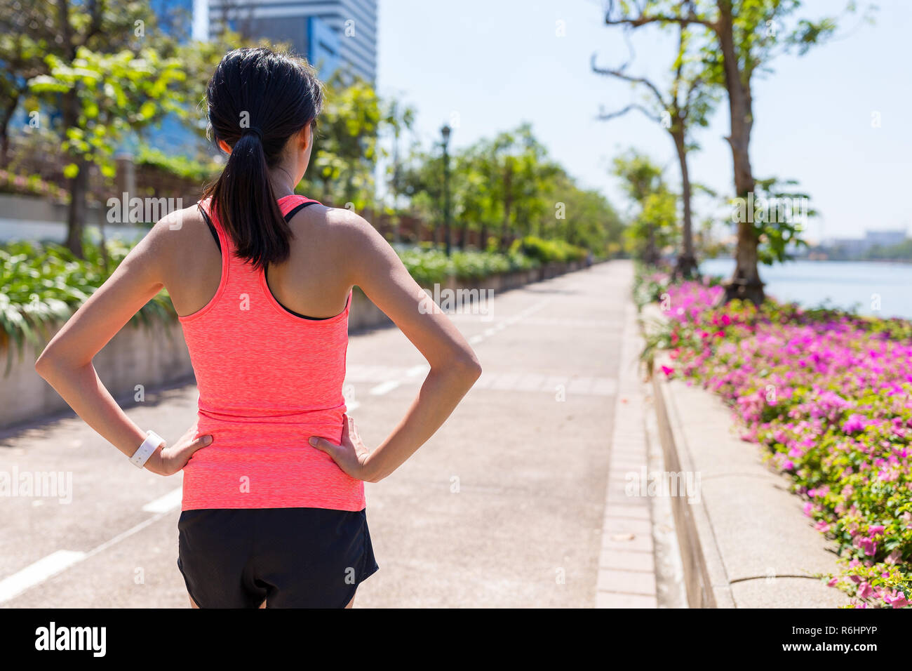 Girl running looking back rear view hi-res stock photography and images ...