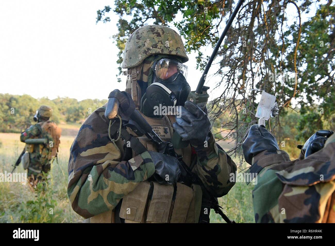 FORT HUNTER LIGGETT, Calif. (May 10, 2017) - Construction Mechanic 2nd ...