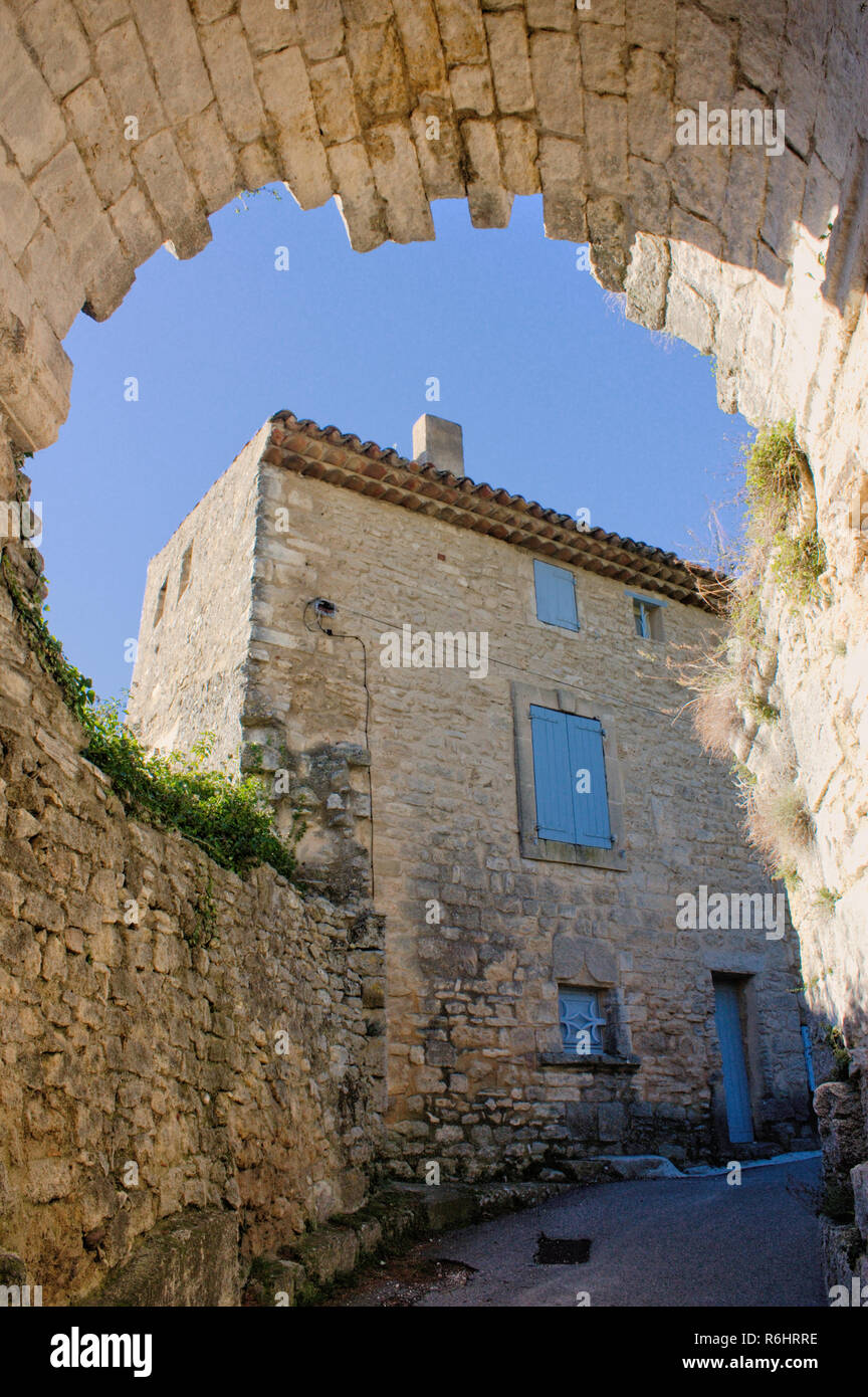 Blue sky through castle window hi-res stock photography and images - Alamy