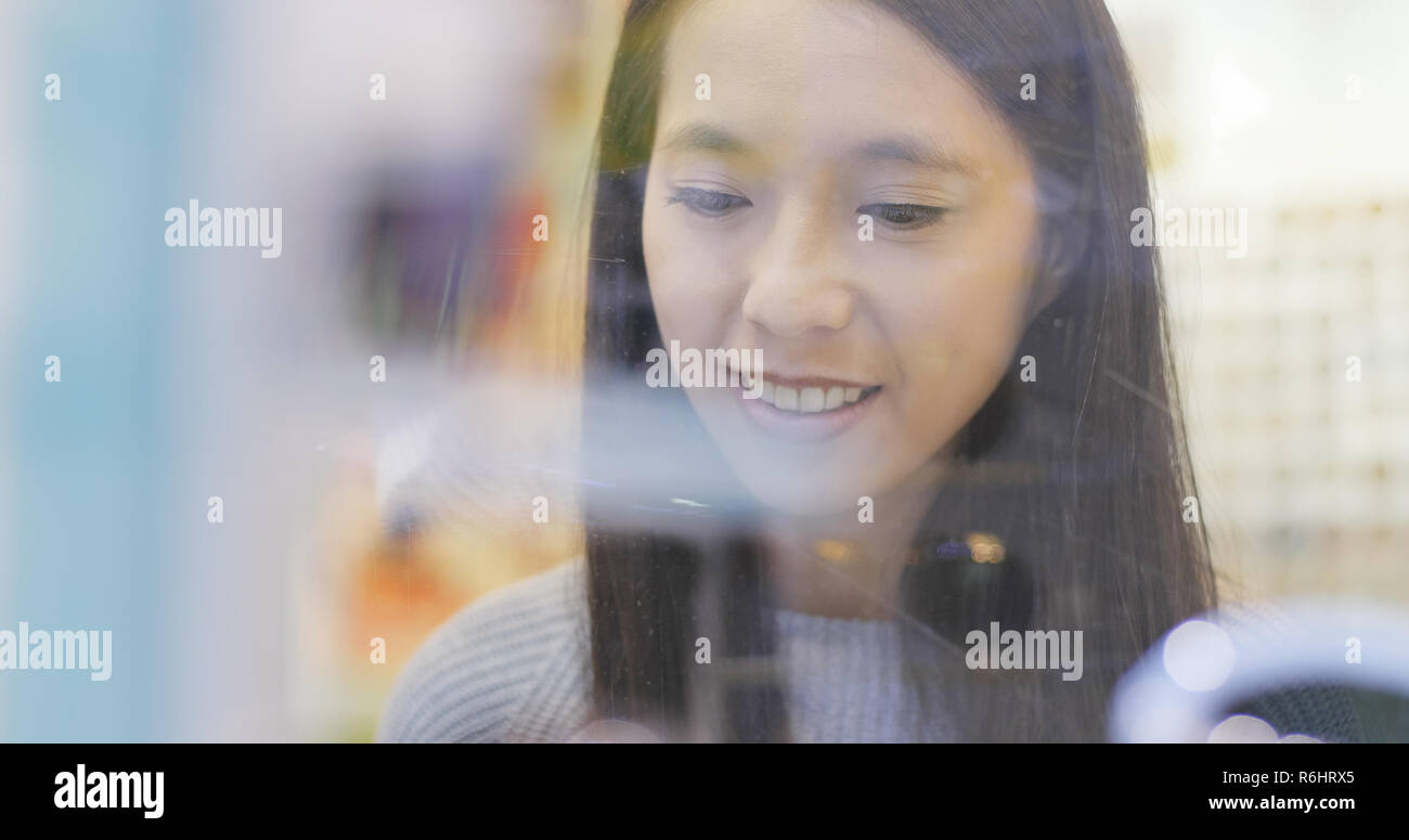 Woman go window shopping Stock Photo - Alamy